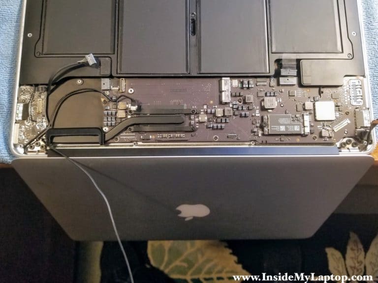 How to replace 13″ MacBook Air cracked screen – Inside my laptop